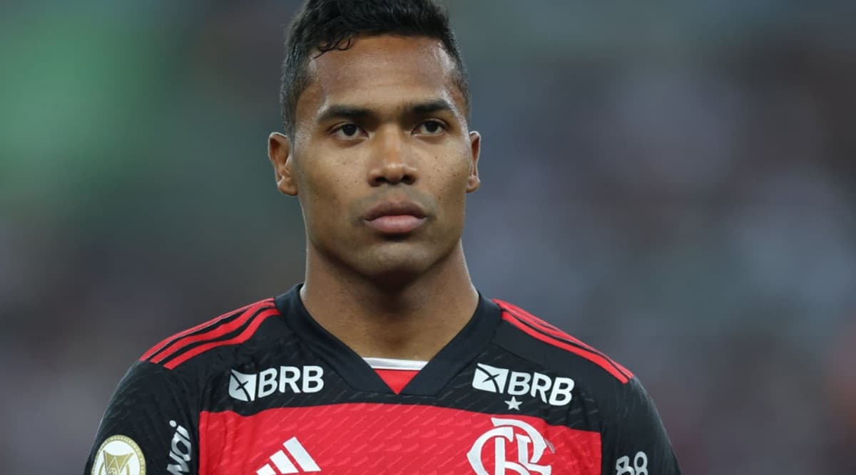 Alex Sandro sente e pede substituição no início do Fla-Flu - Mundo Bola